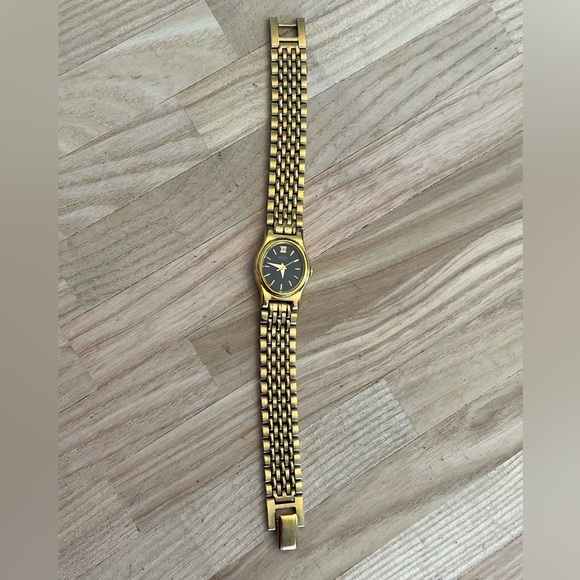Seiko | Accessories | Seiko Ladies Watch Vintage Black Dial Gold Tone Bracelet Quartz | Poshmark